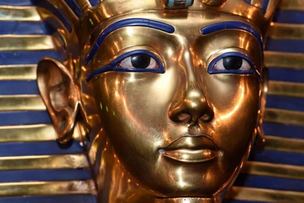 Tutankhamun - 100 Years of Mysteries - veveglass