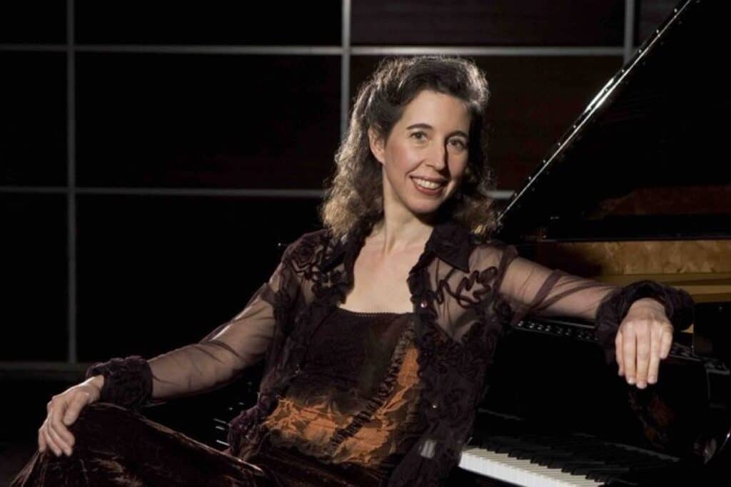 Angela Hewitt - veveglass