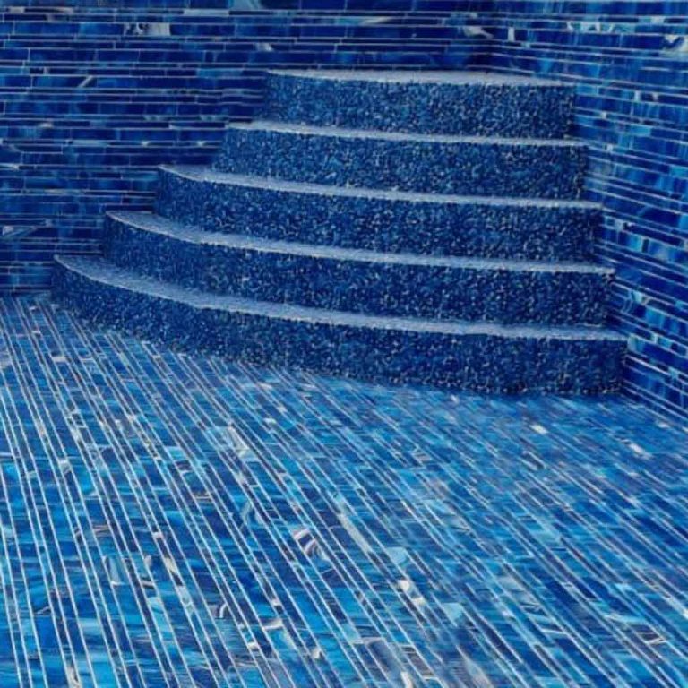 The pinnacle of luxurious design: glass swimming pool tiles - veveglass