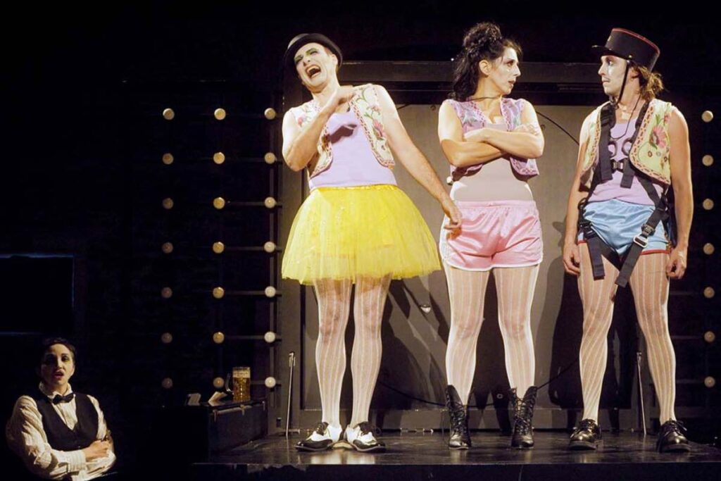 A night at the café-concert - veveglass